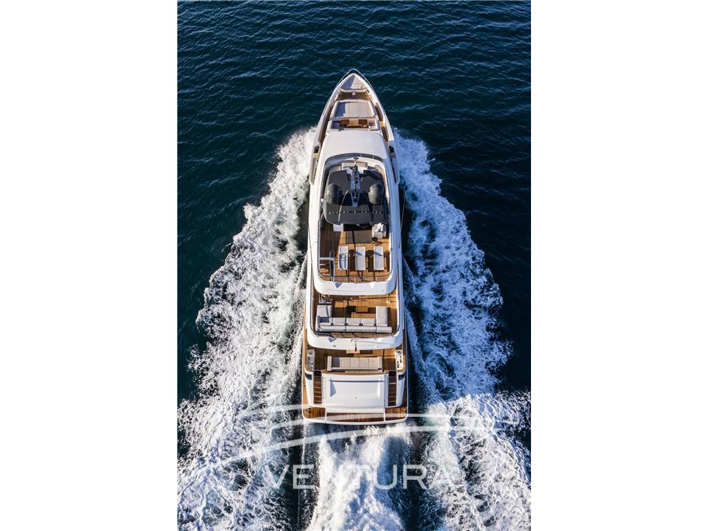 CUSTOM LINE CUSTOM LINE NAVETTA 37M Usato del 2022, Vendita CUSTOM LINE ...